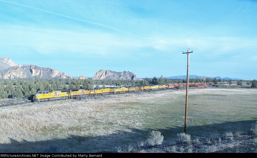 UP 3813 and Seven Sisters Roll Mixed Freight NB